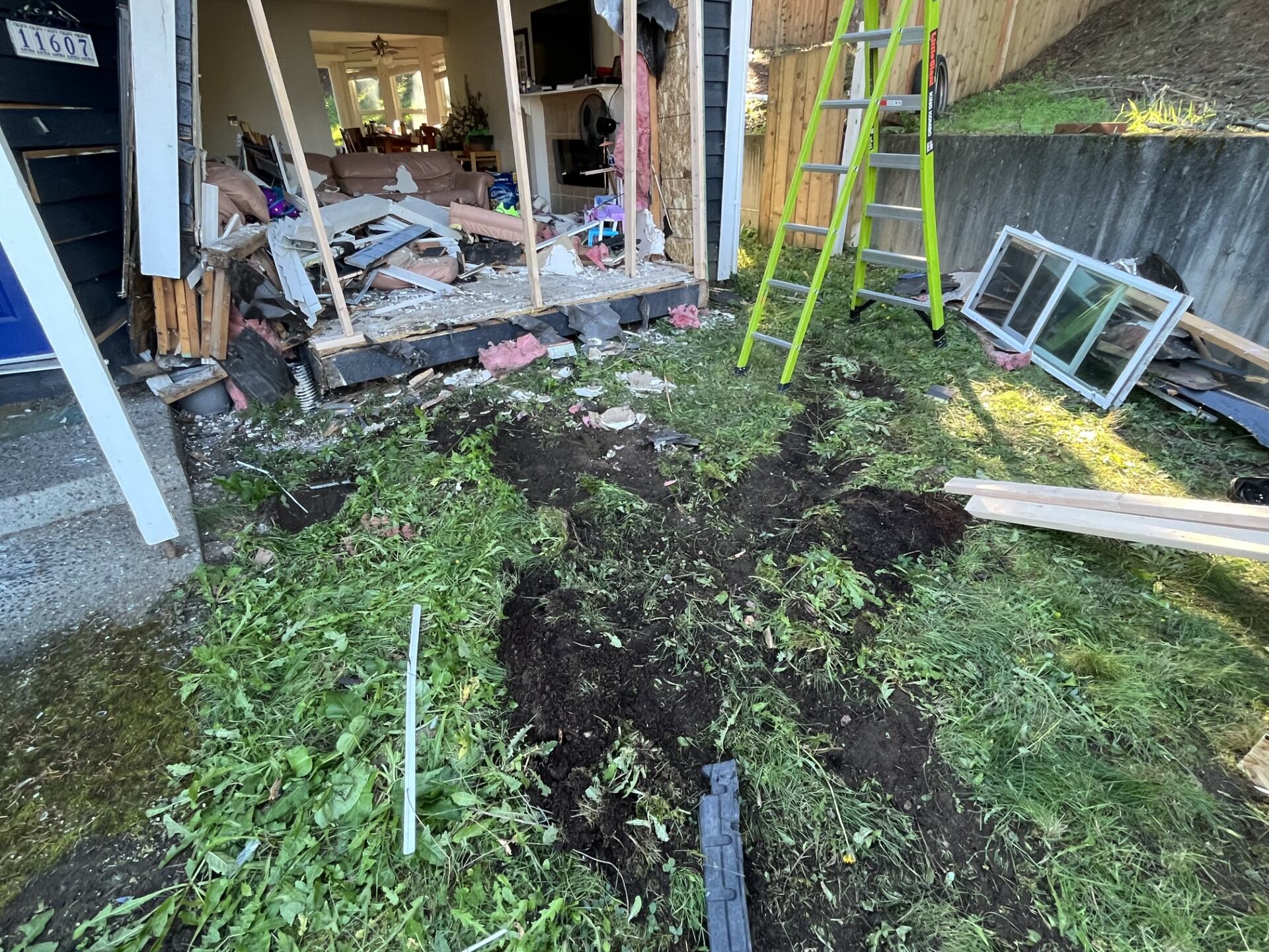 Car crashes into Kent home, sends father to hospital – KIRO 7 News Seattle